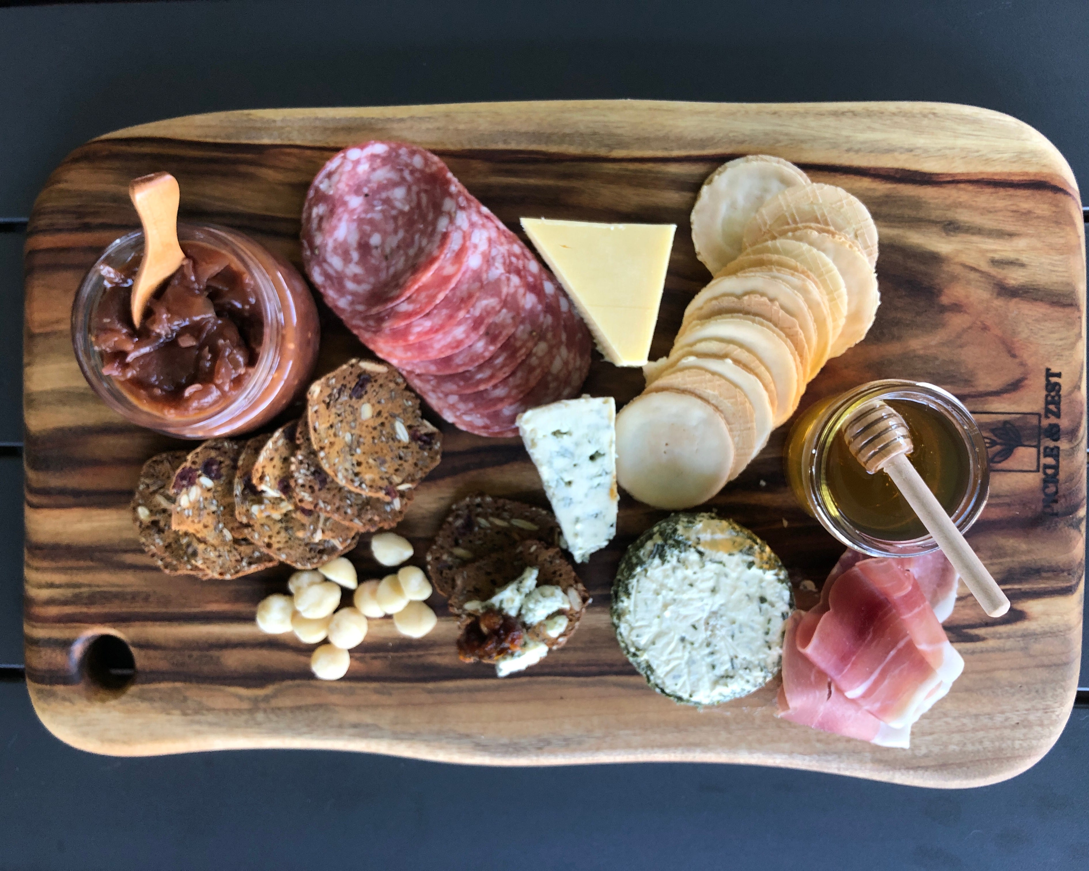 Pickle & Zest Premium Grazing Board – pickleandzesthampers